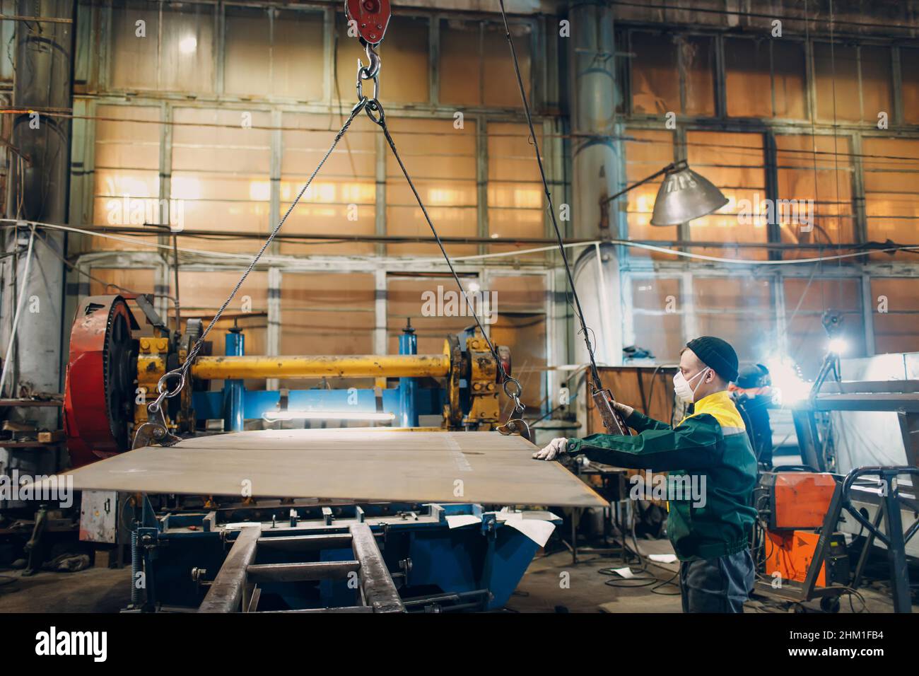 Lifting hook and chain hi-res stock photography and images - Alamy
