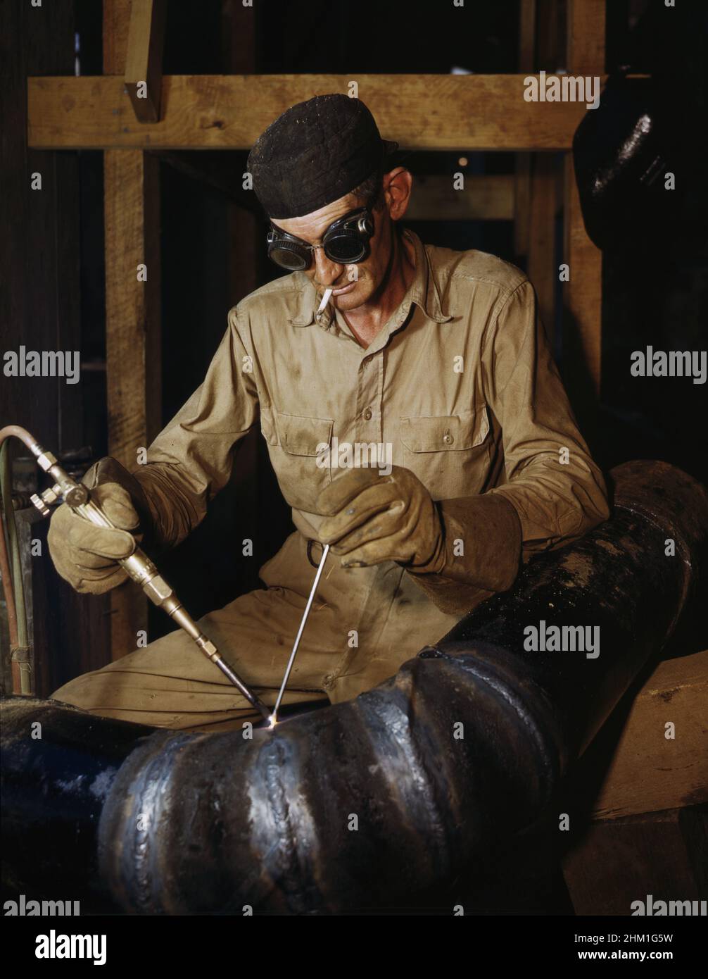 Pipe line welder hi-res stock photography and images - Alamy