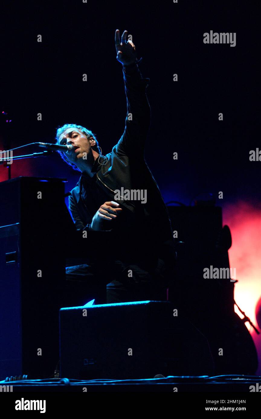 A rush of blood to the head tour hi-res stock photography and images ...