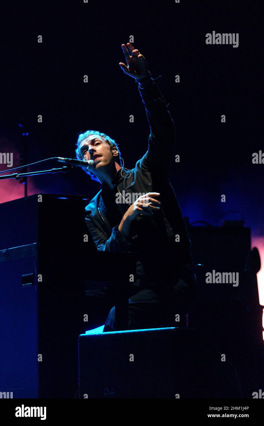 A rush of blood to the head tour hi-res stock photography and images ...