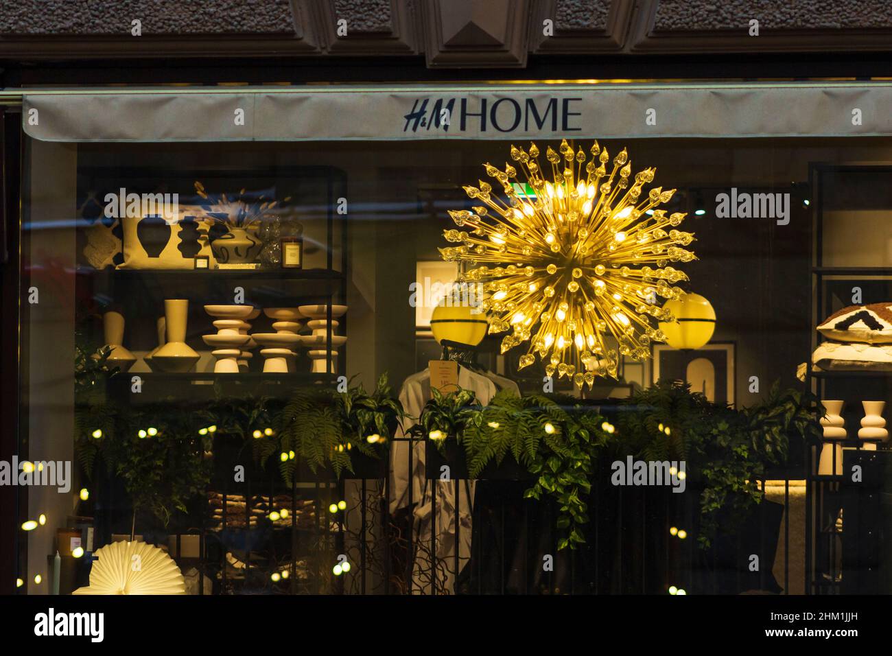 HM h and m home logo sign brand luxury shopping Stock Photo - Alamy