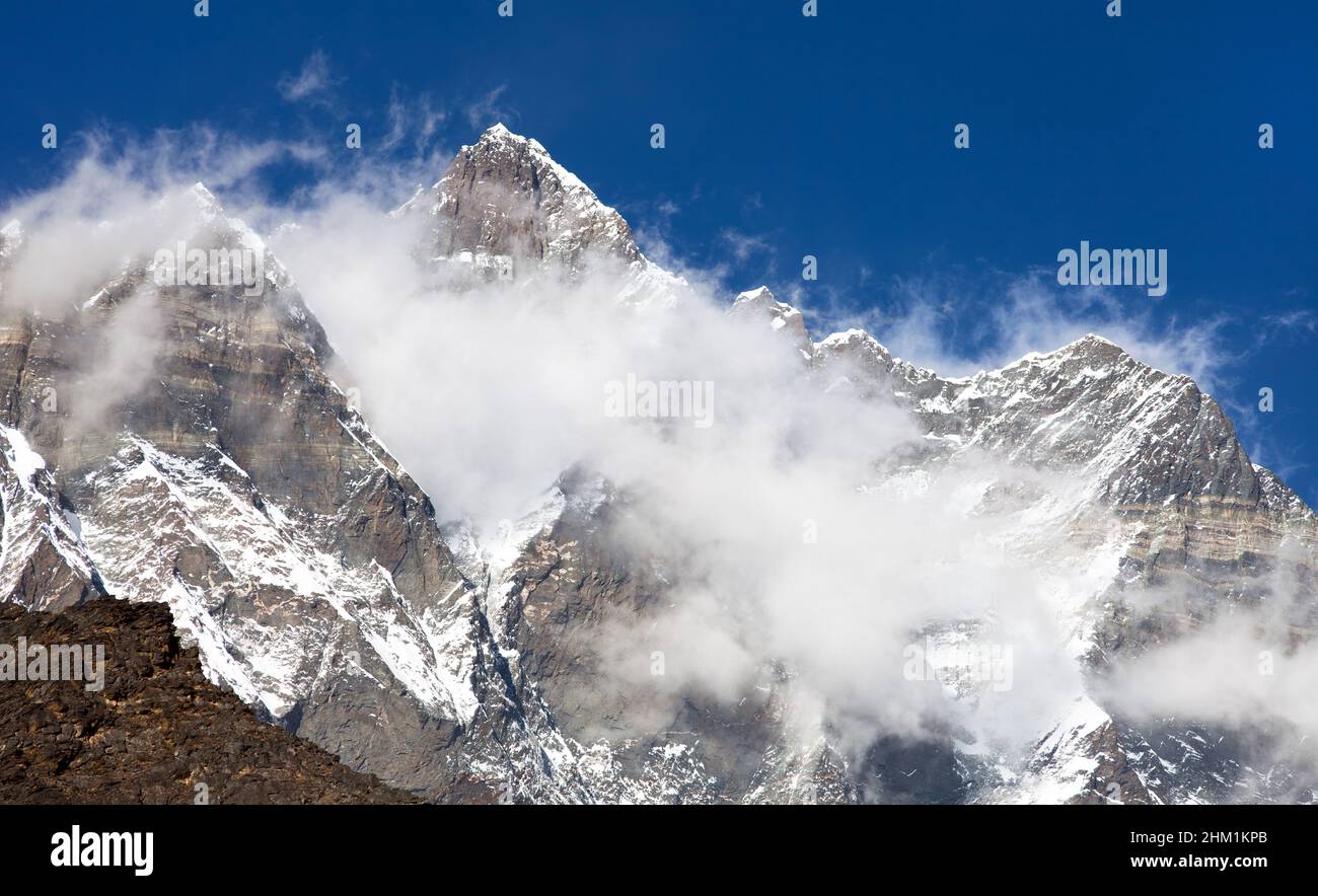 top of mount Lhotse and Lhotse Shar with clouds on the top - way to ...