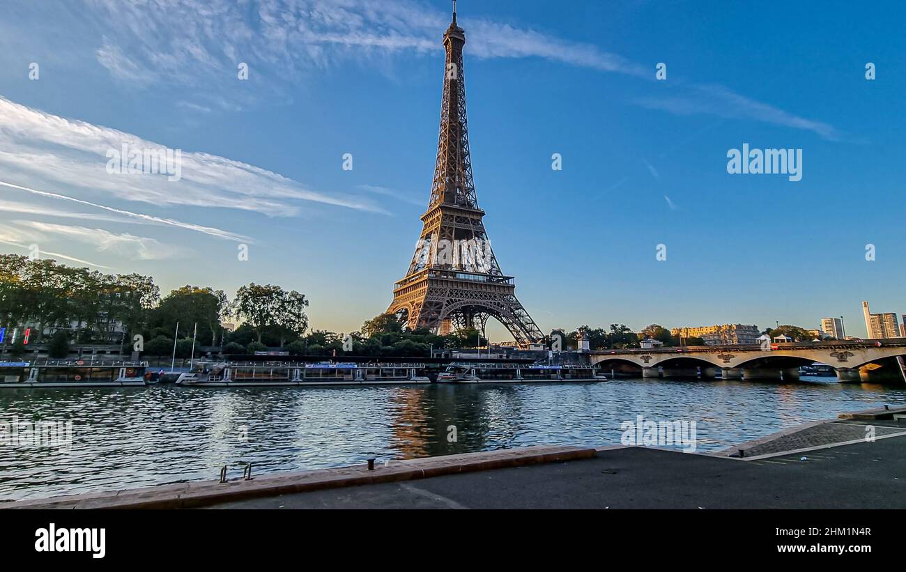 Beautiful shot of the Seine river in the background of the Eiffel Tower ...