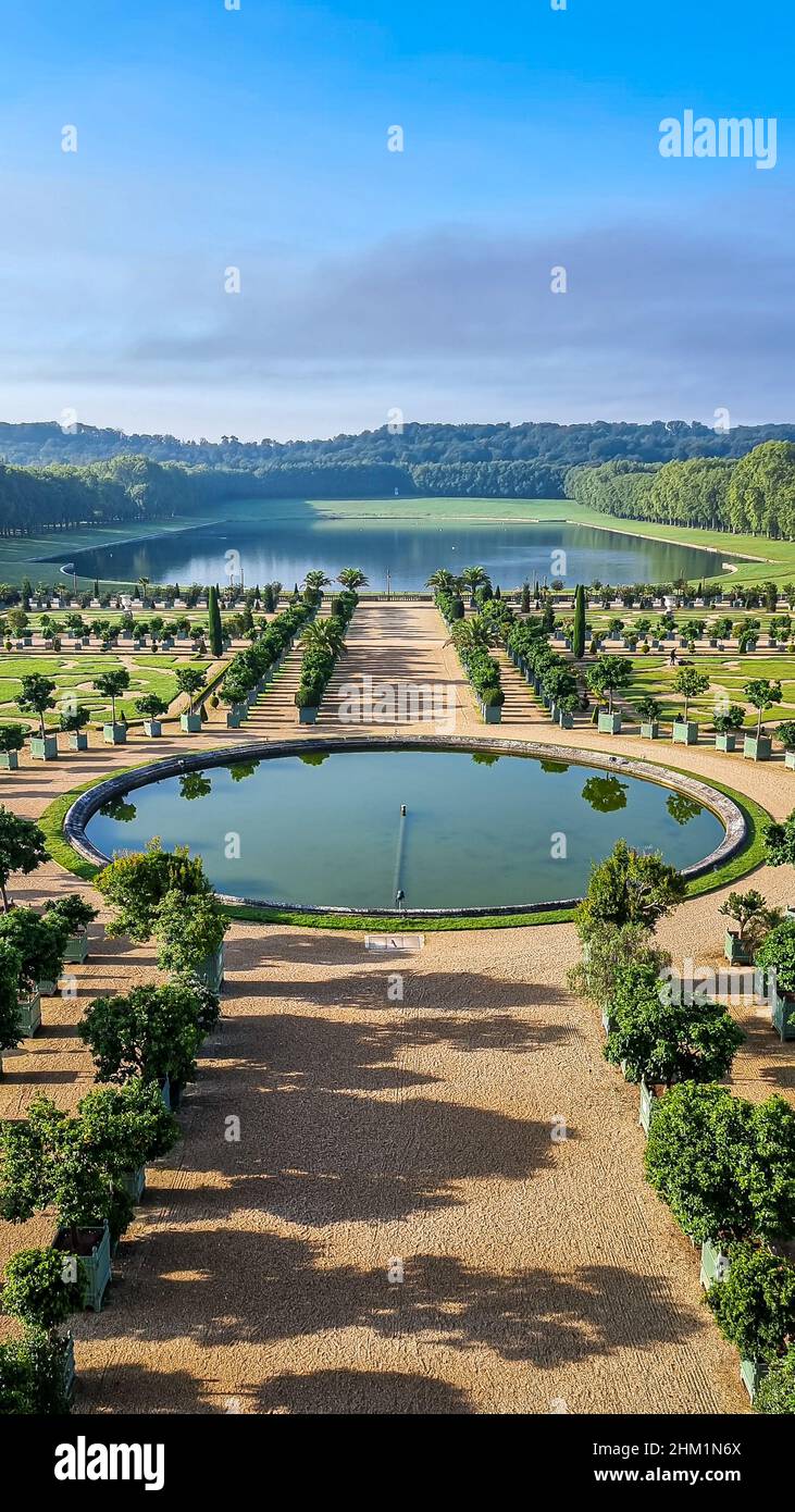 Versailles palace exterior sun hi-res stock photography and images - Alamy