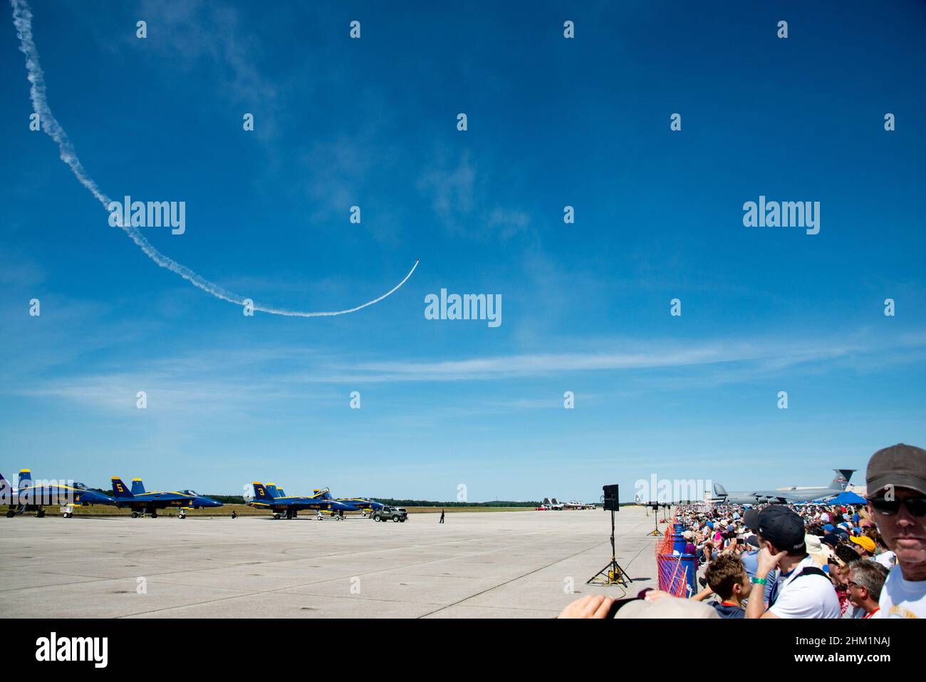 U.S. Navy Blue Angels Flight Demonstration Team. Aerial maneuvers with smoke Stock Photo - Alamy