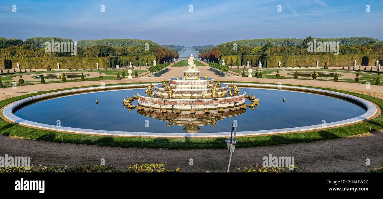 Versailles palace exterior sun hi-res stock photography and images - Alamy