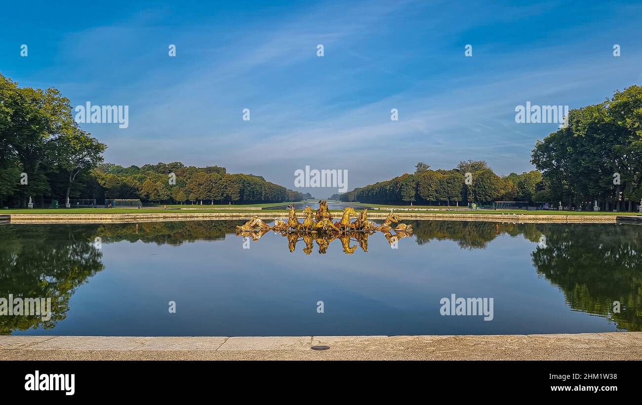 Versailles palace exterior sun hi-res stock photography and images - Alamy