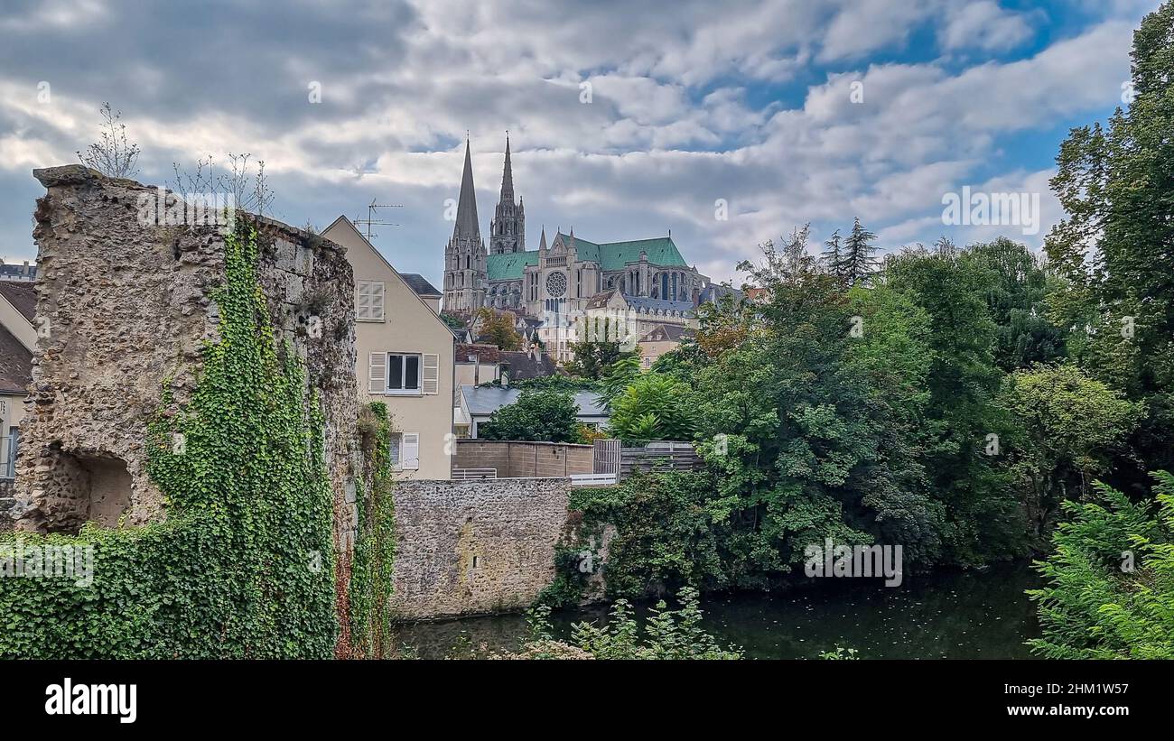 Chartres cathedral exterior detail hi-res stock photography and images ...