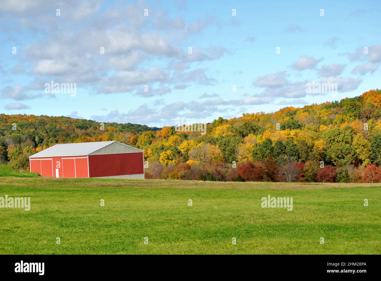 Barnyard farm hi-res stock photography and images - Alamy