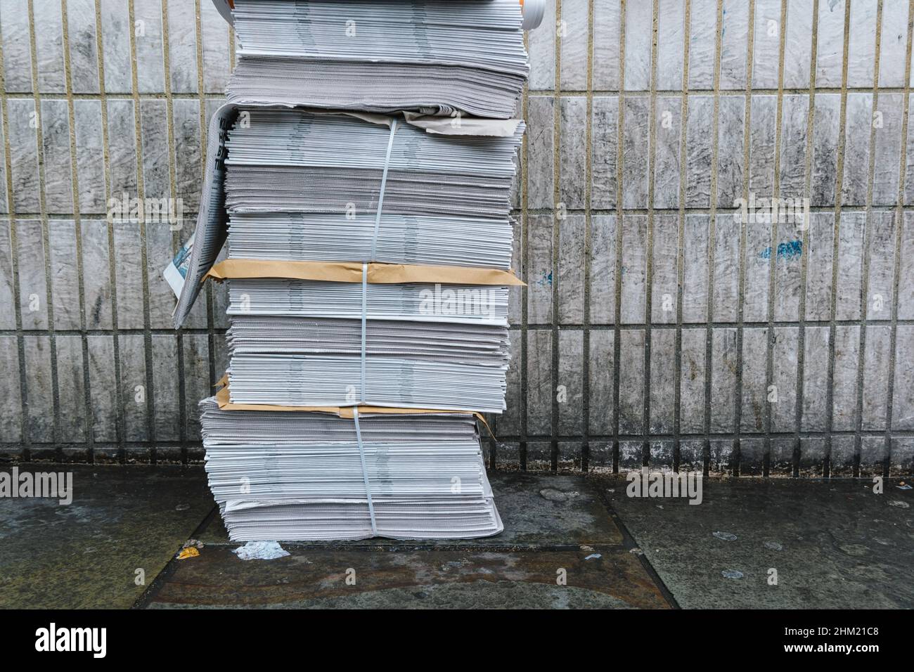 newspaper stack on street in london Stock Photo - Alamy