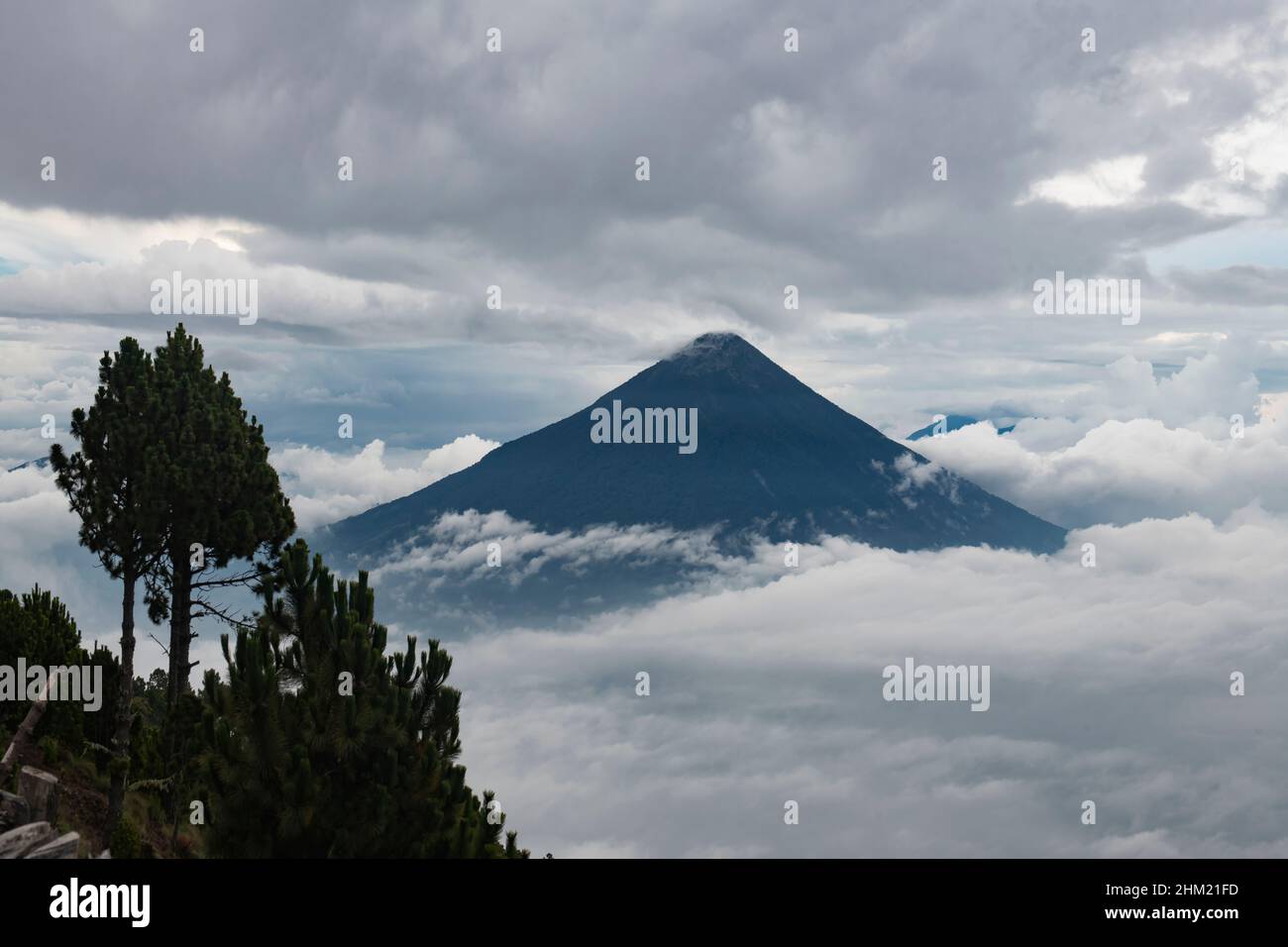 Agua Volcano (Volcán de Agua) in the clouds Stock Photo - Alamy