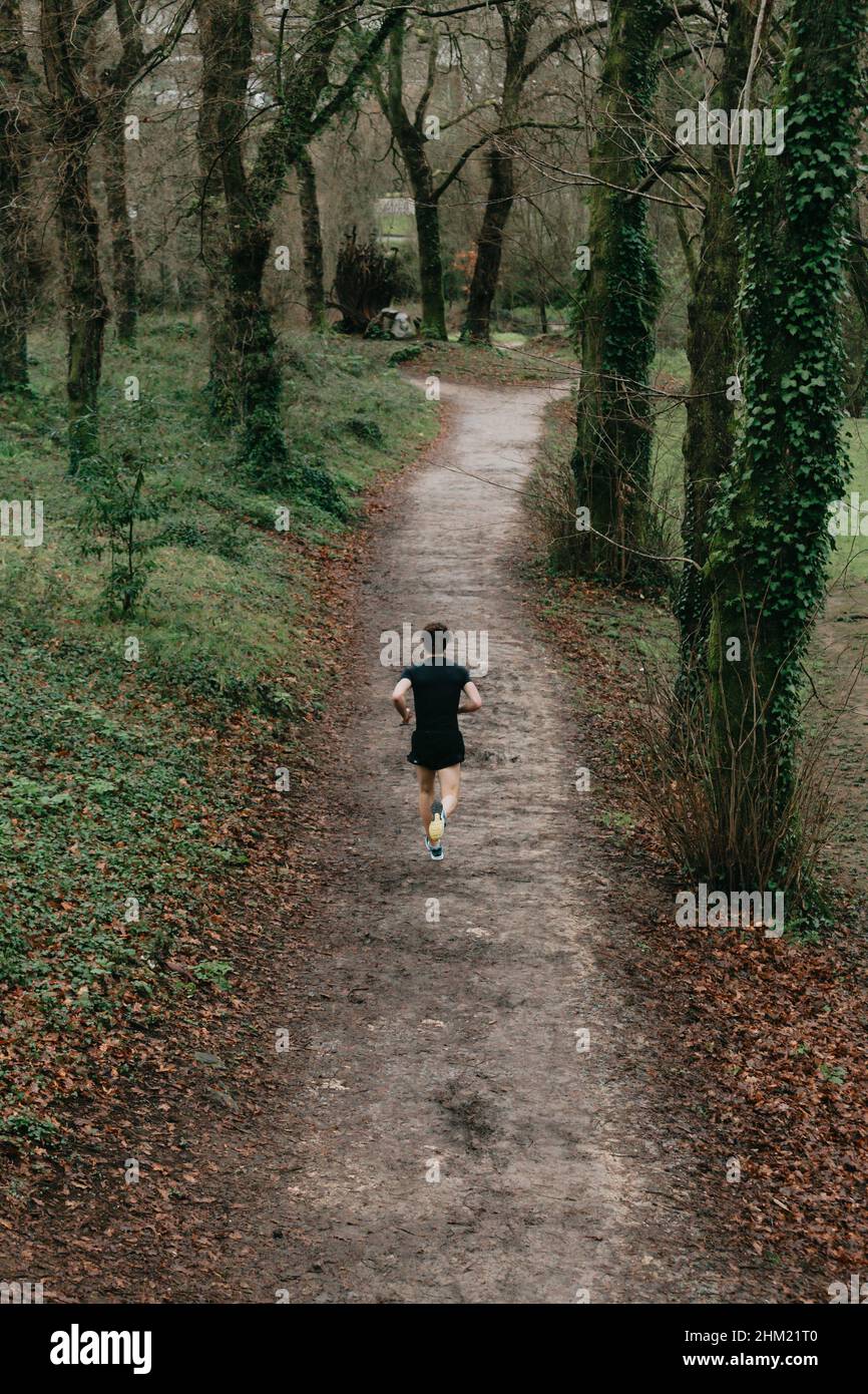Long shot male caucasian athlete hi-res stock photography and images - Alamy