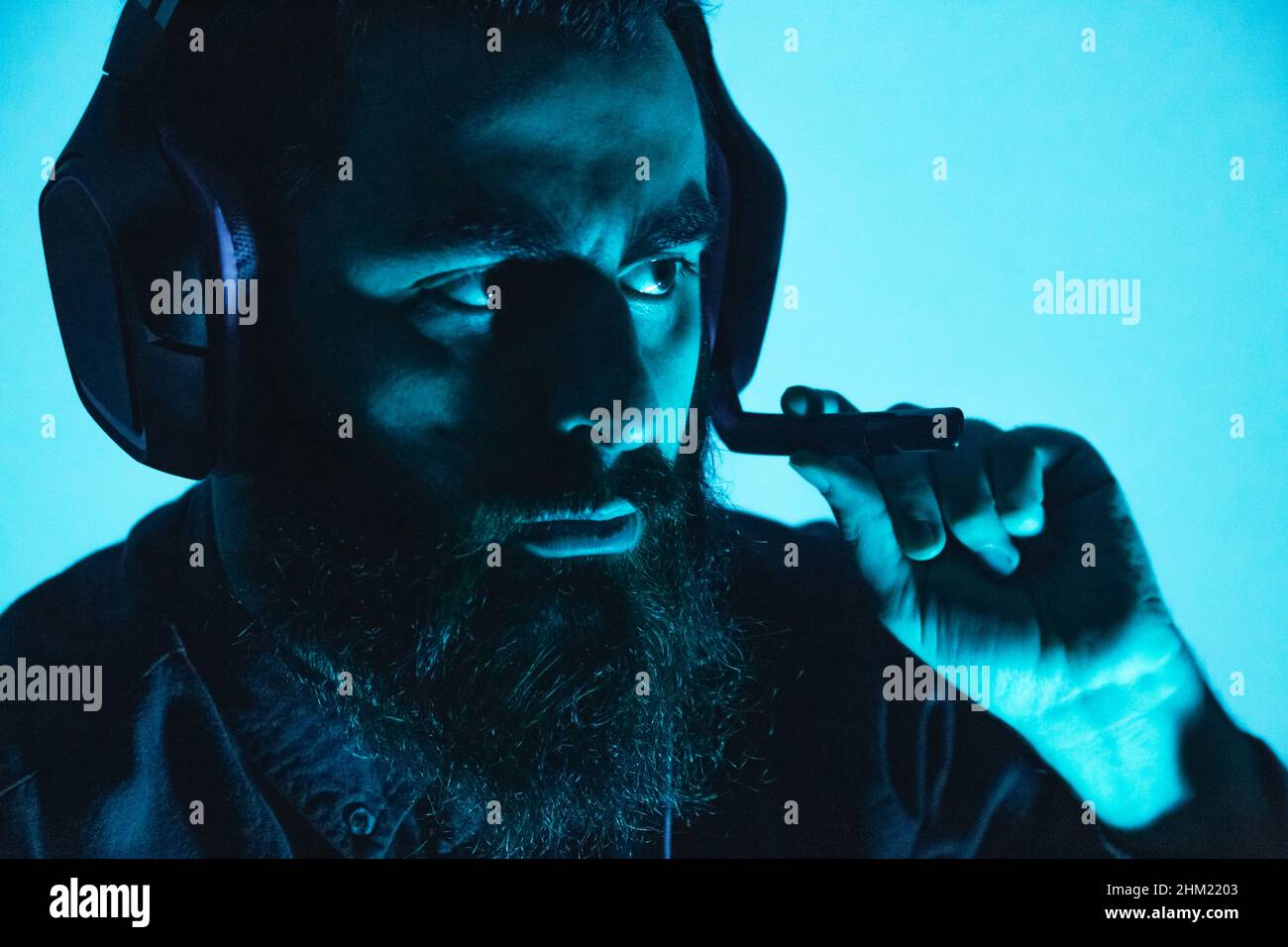 Teenage headset face on hi-res stock photography and images - Alamy