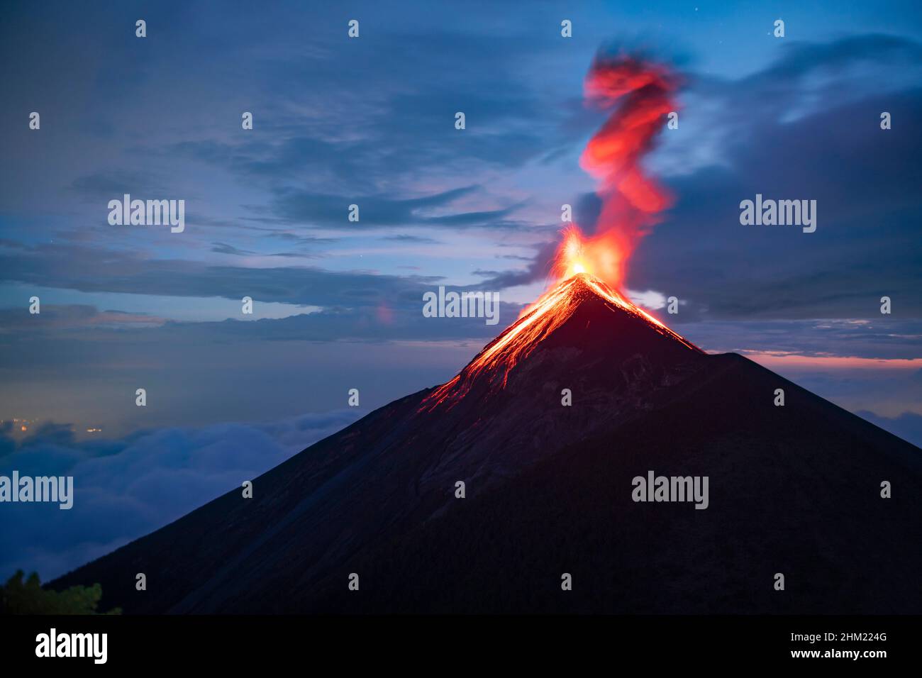 Eruption volcano fire volcan hi-res stock photography and images - Alamy