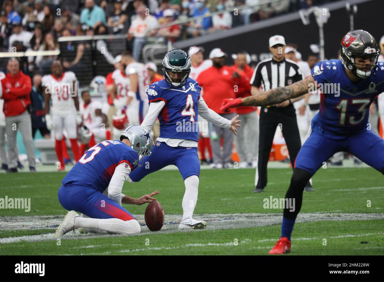 Nfl field goal hi-res stock photography and images - Alamy