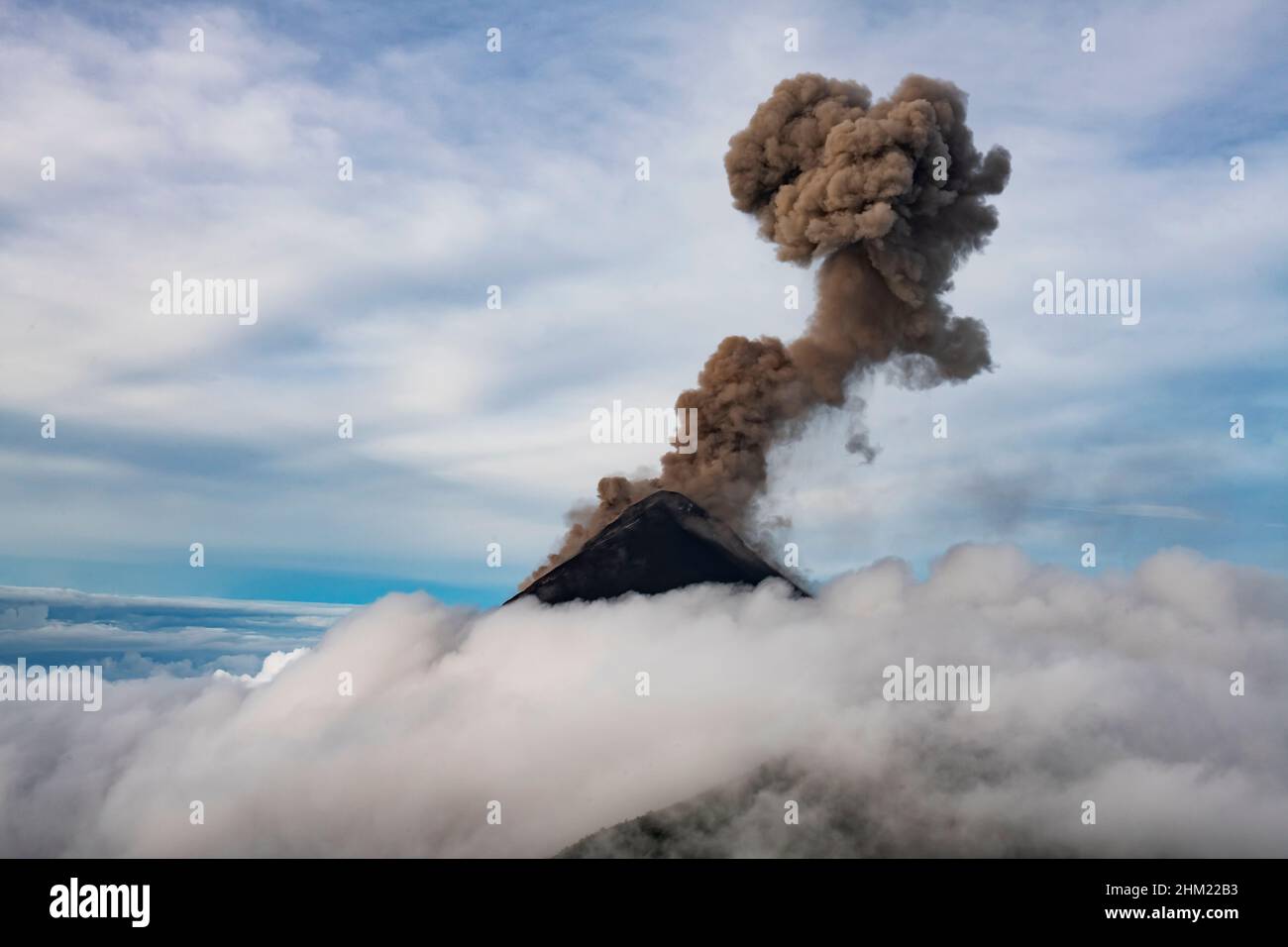 Eruption volcano fire volcan hi-res stock photography and images - Alamy