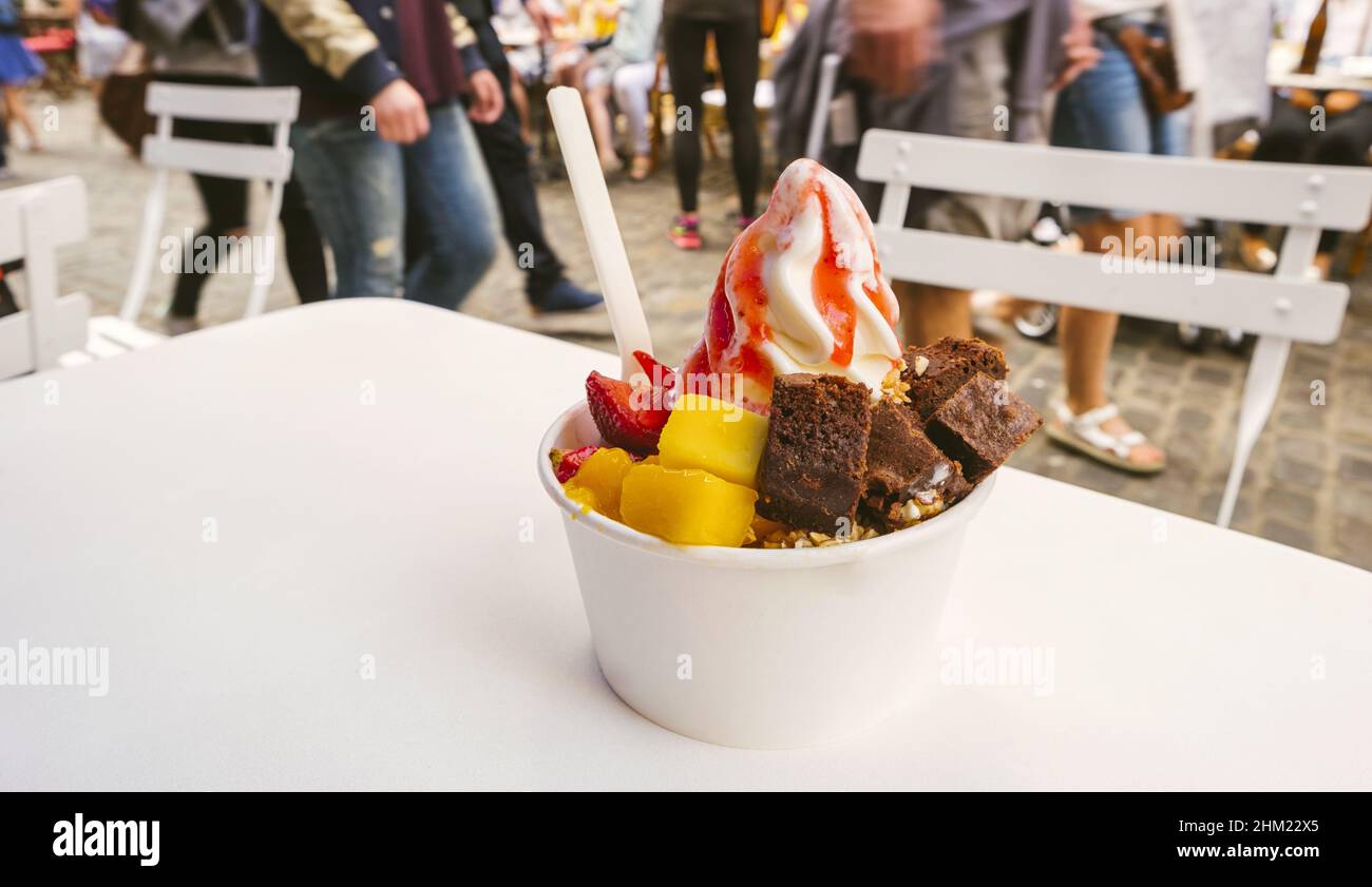 frozen yoghurt with toppings Stock Photo - Alamy