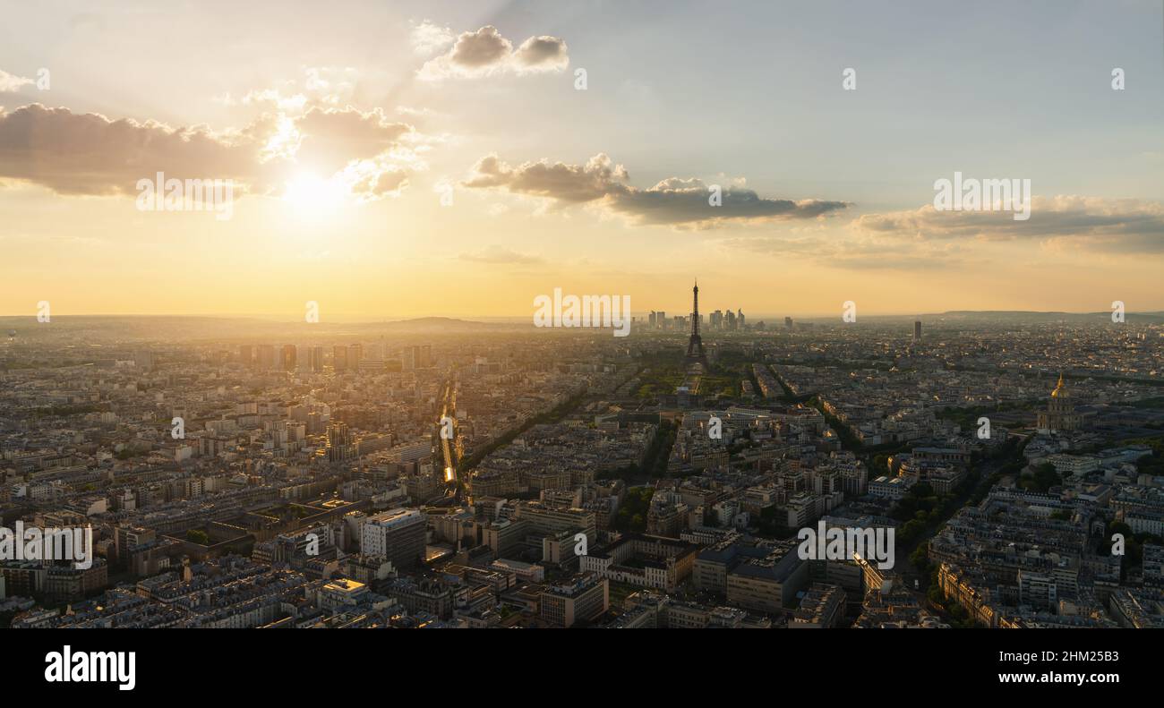 Paris skyline panorama at sunset hi-res stock photography and images ...