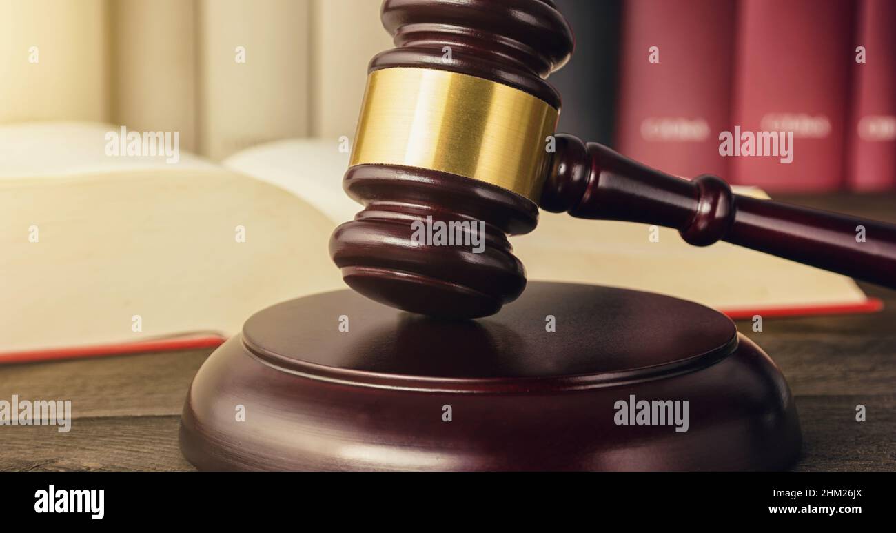 Court gavel judge room hi-res stock photography and images - Alamy