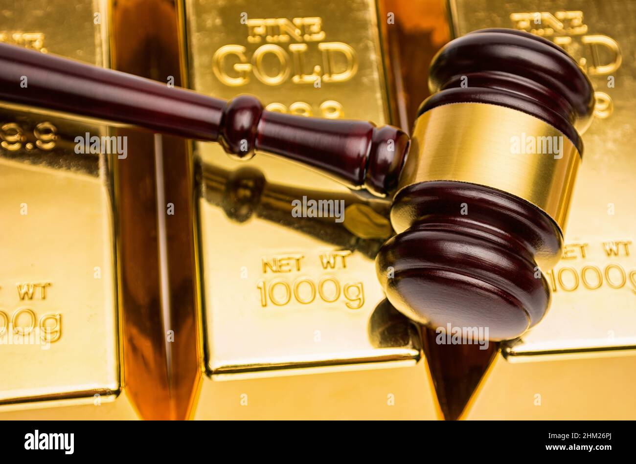 gold bars with judge gavel Stock Photo - Alamy