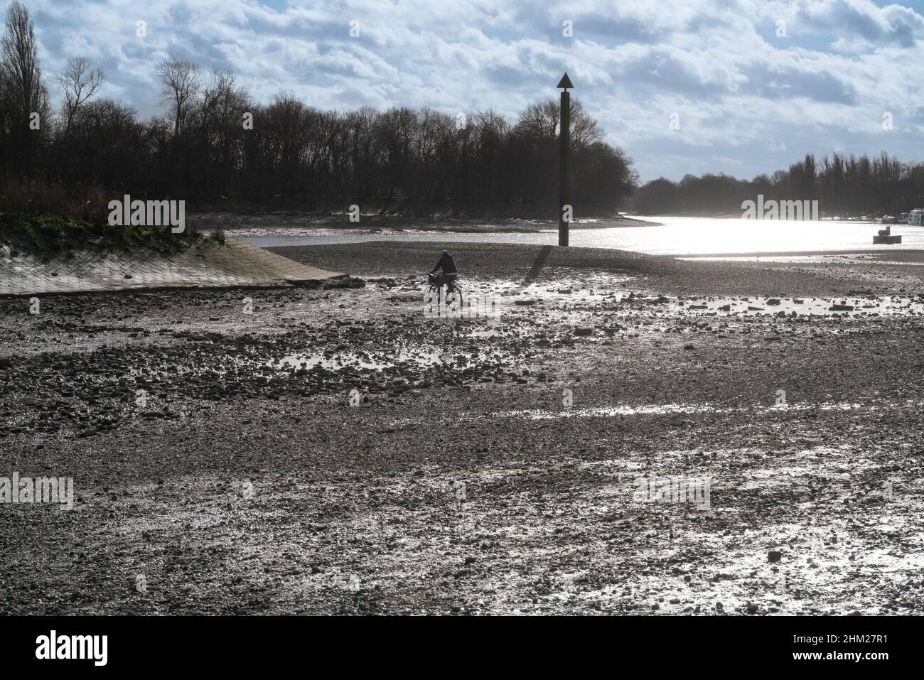 Chiswick Eyot is a 3.266-acre narrow, uninhabited ait of the Thames ...