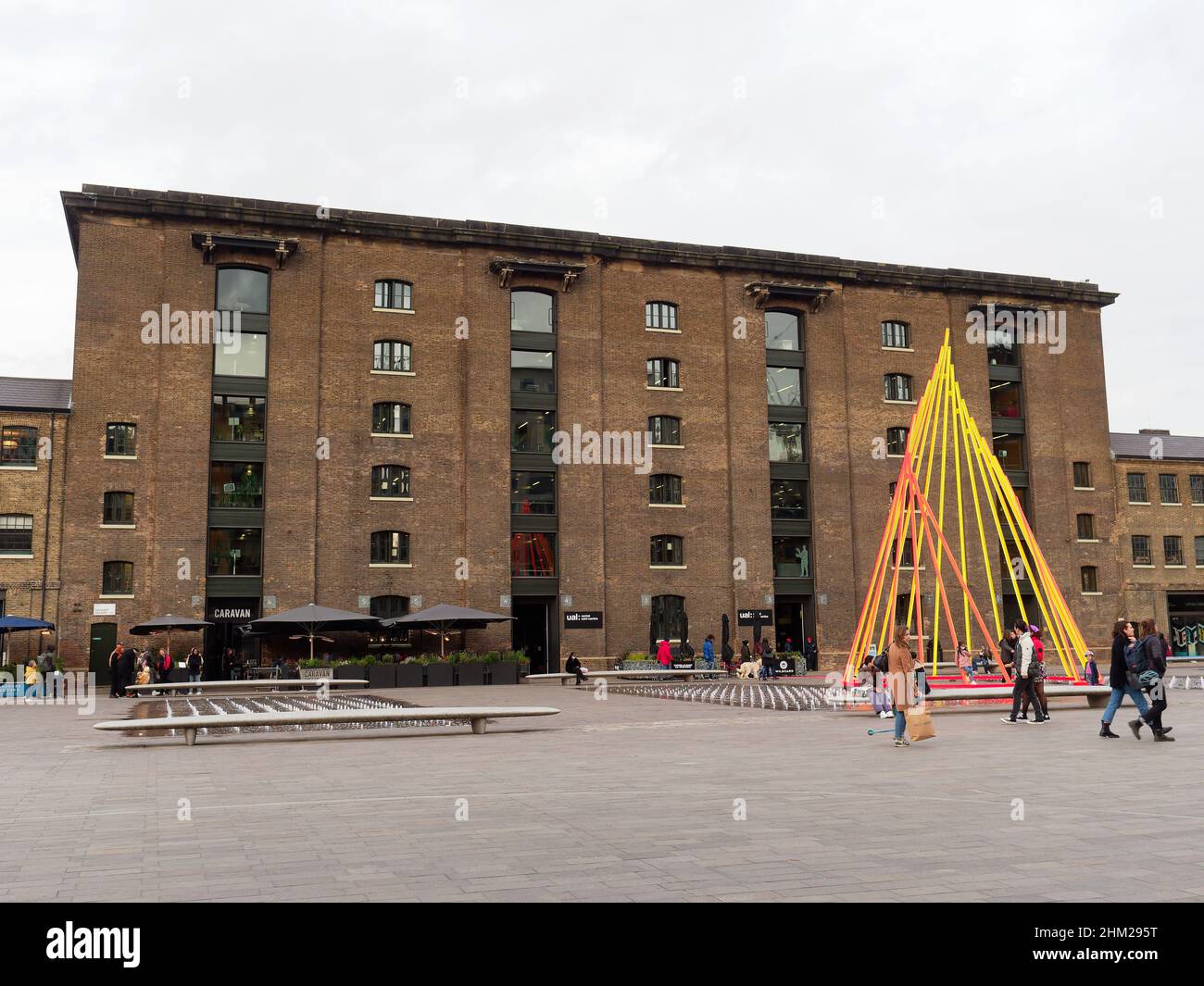 University arts london ual building hi-res stock photography and images ...