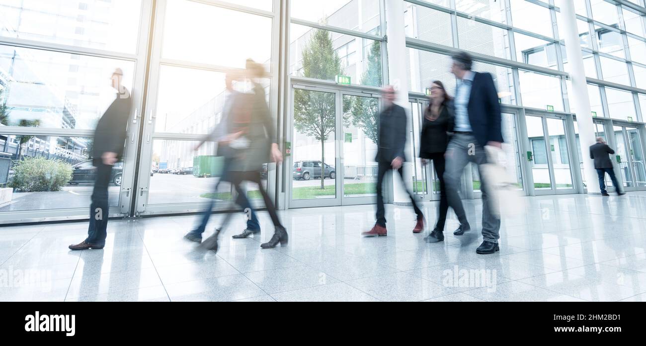 Business man airport walkway hi-res stock photography and images - Alamy