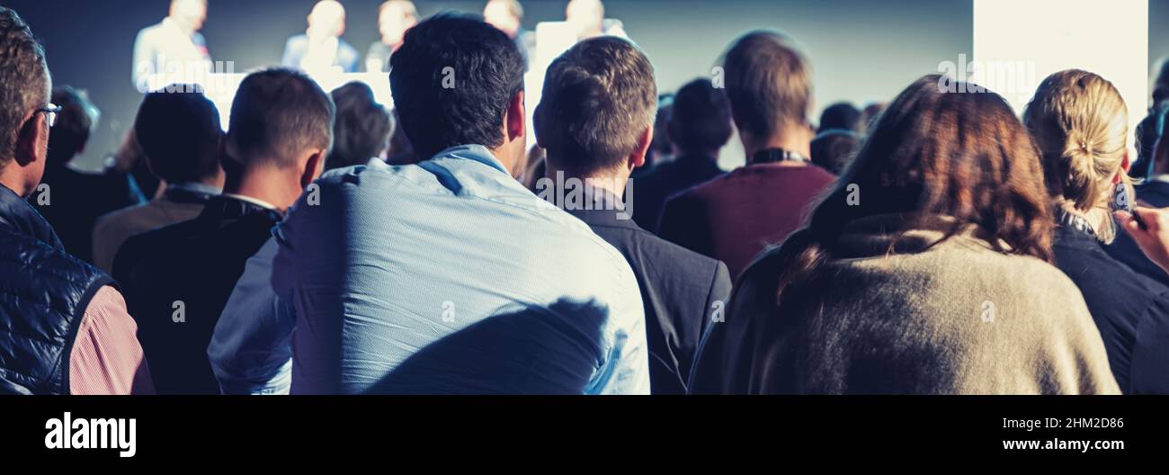 Audience in conference hall hi-res stock photography and images - Alamy