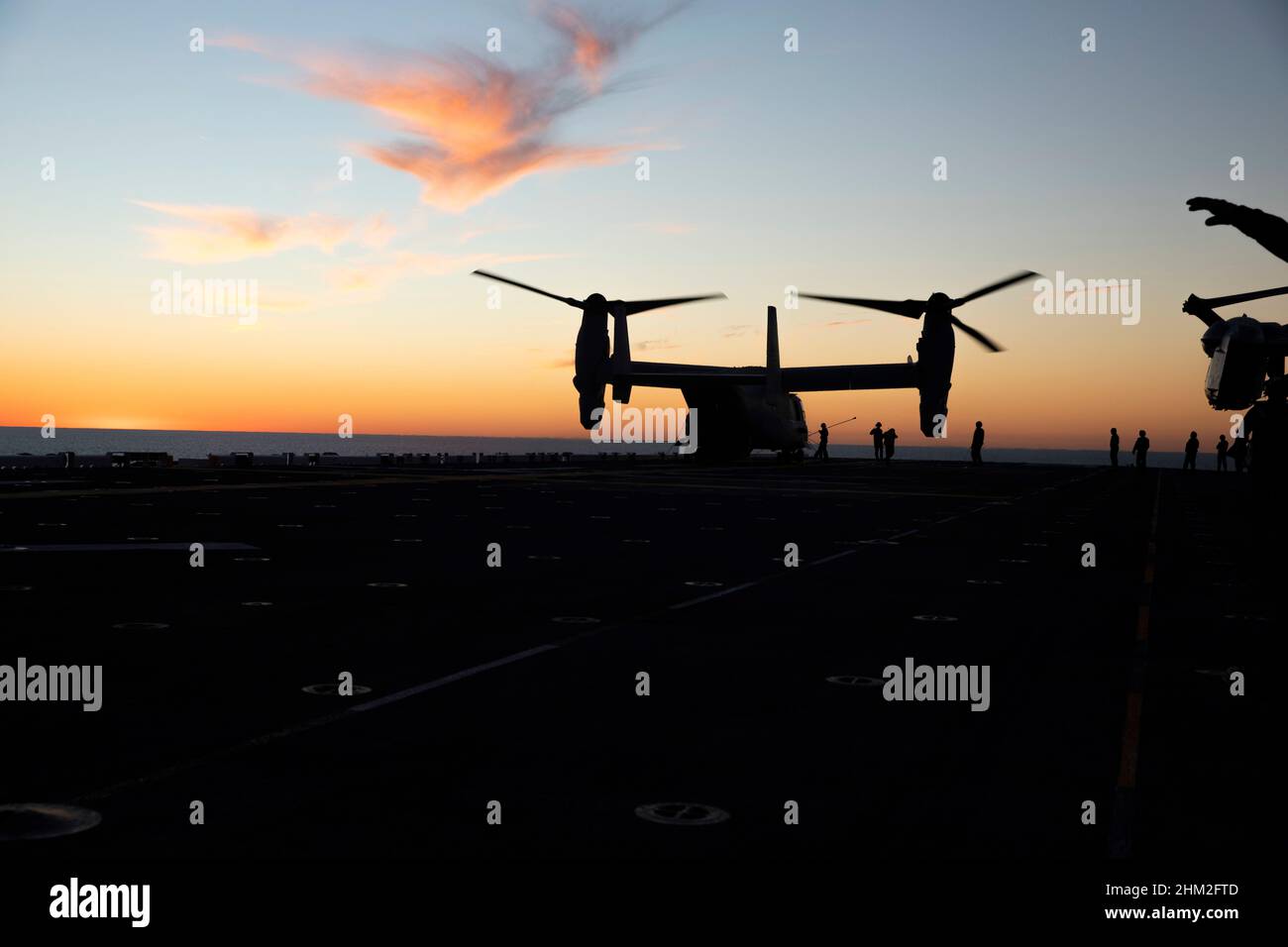 220204-N-IV962-1144 PACIFIC OCEAN (Feb. 4, 2022) – An MV-22 Osprey ...