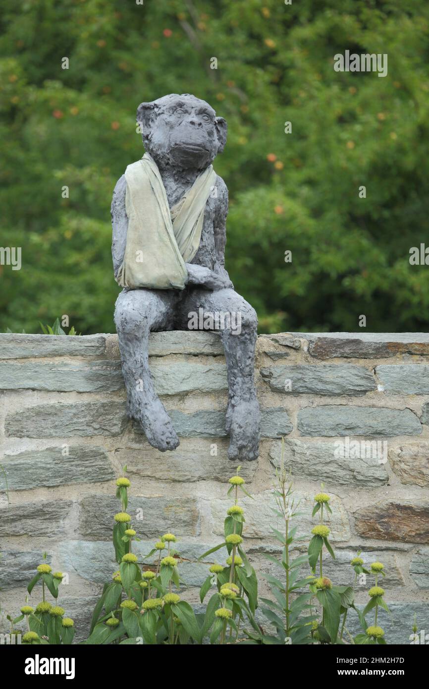 Artwork A & E Monkey - Laura Ford in the sculpture park in Eschborn ...