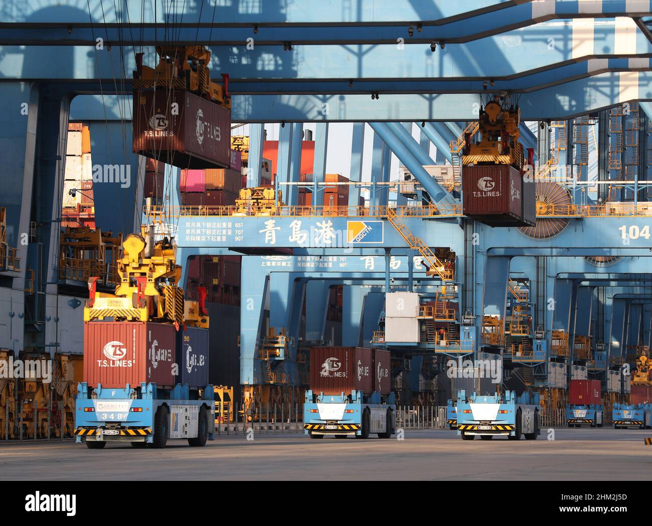 Automated guided vehicles hi-res stock photography and images - Alamy