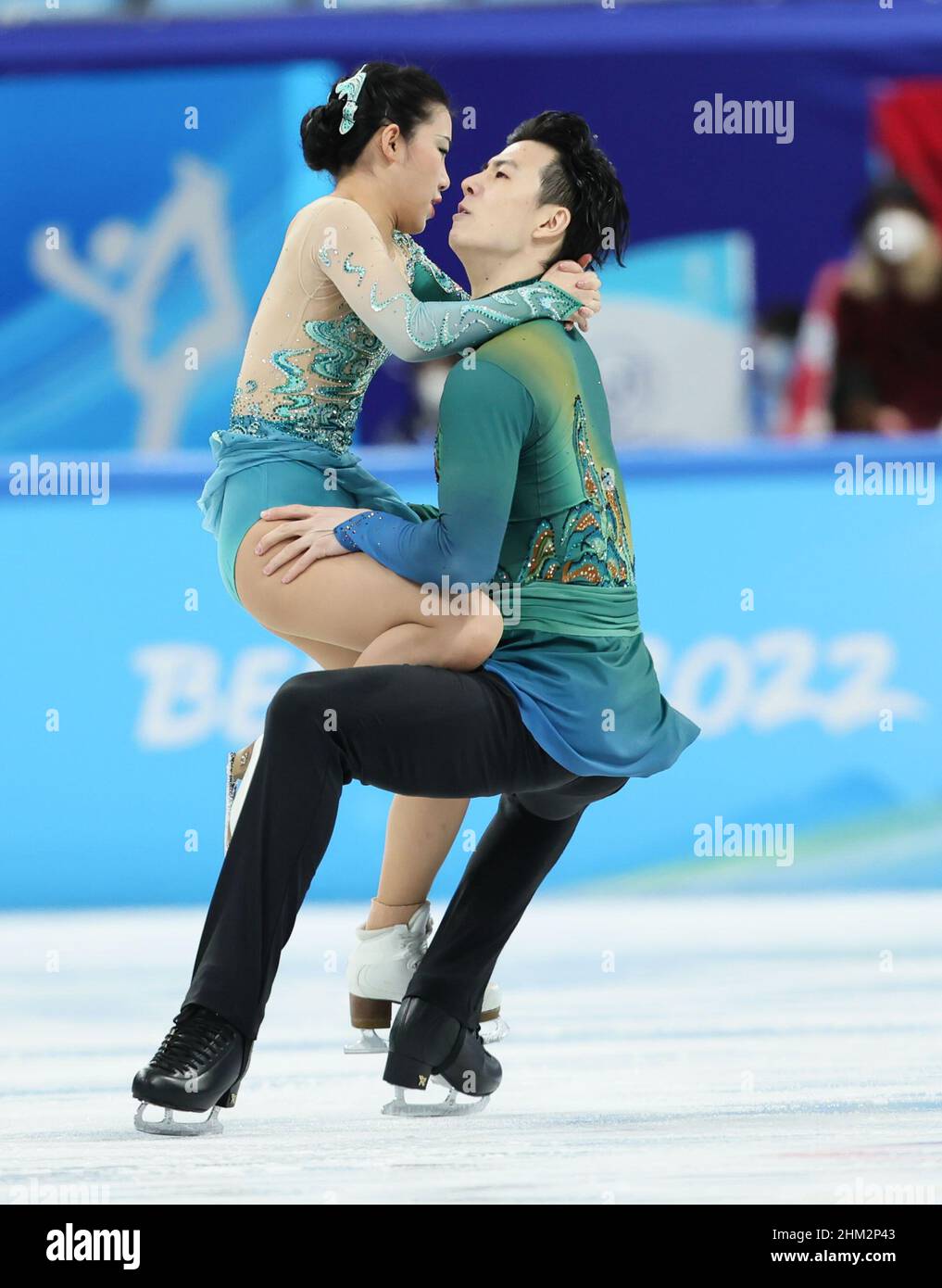 Beijing, China. 7th Feb, 2022. Wang Shiyue (L) and Liu Xinyu of China ...