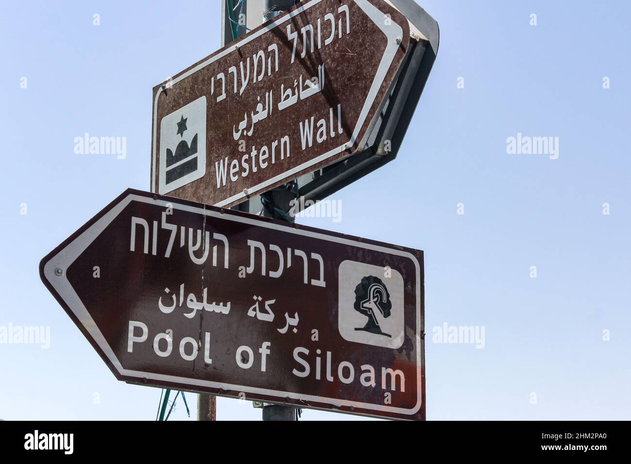 Hebrew and english languages hi-res stock photography and images - Alamy