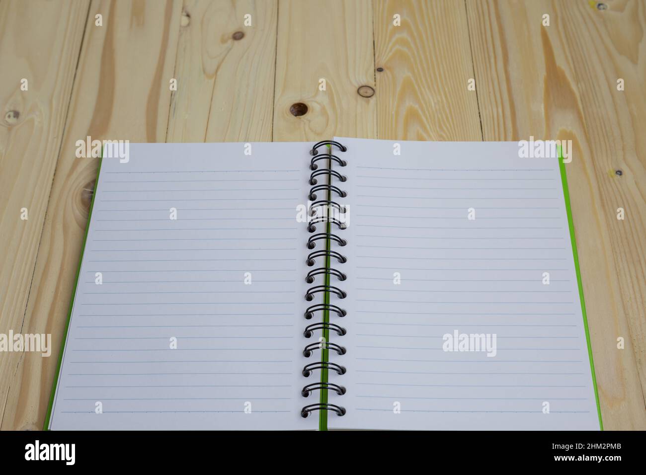 Blank recipe book on textured wood background Stock Photo - Alamy