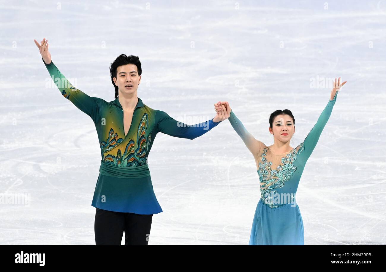 Beijing, China. 7th Feb, 2022. Wang Shiyue (R) and Liu Xinyu of China ...