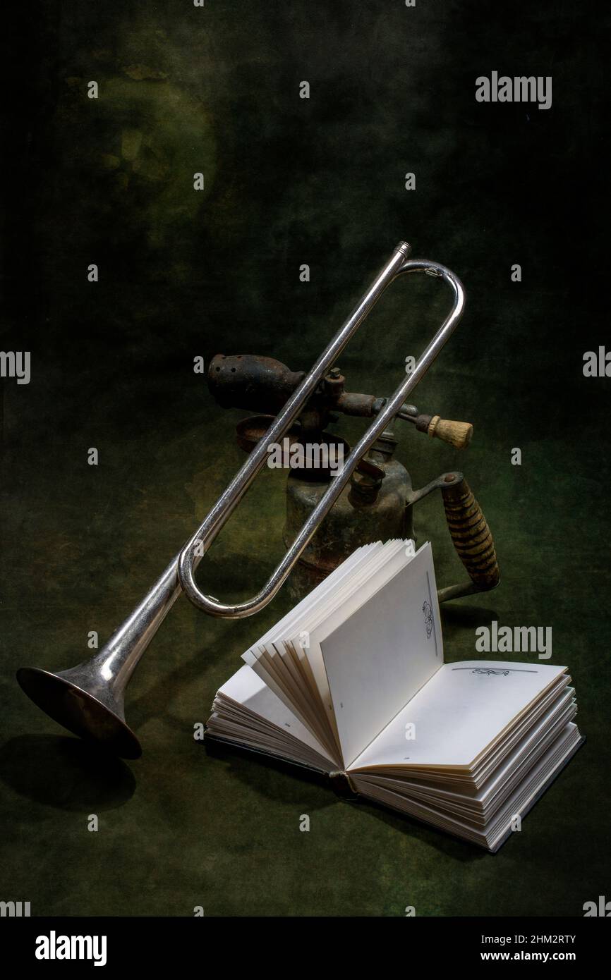 Open trumpet hi-res stock photography and images - Alamy