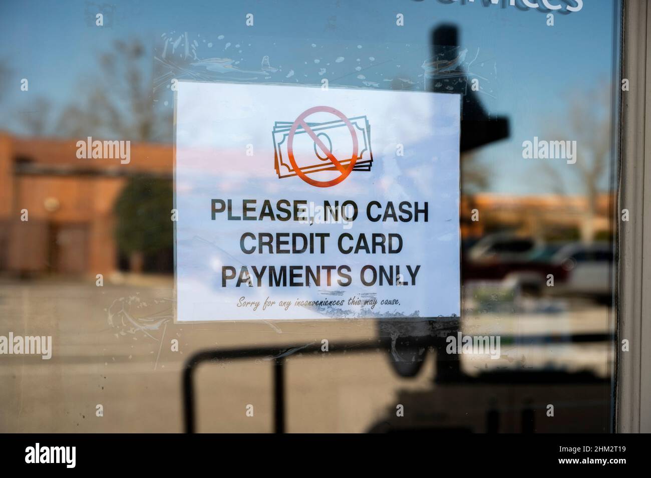 No cards accepted hi-res stock photography and images - Alamy