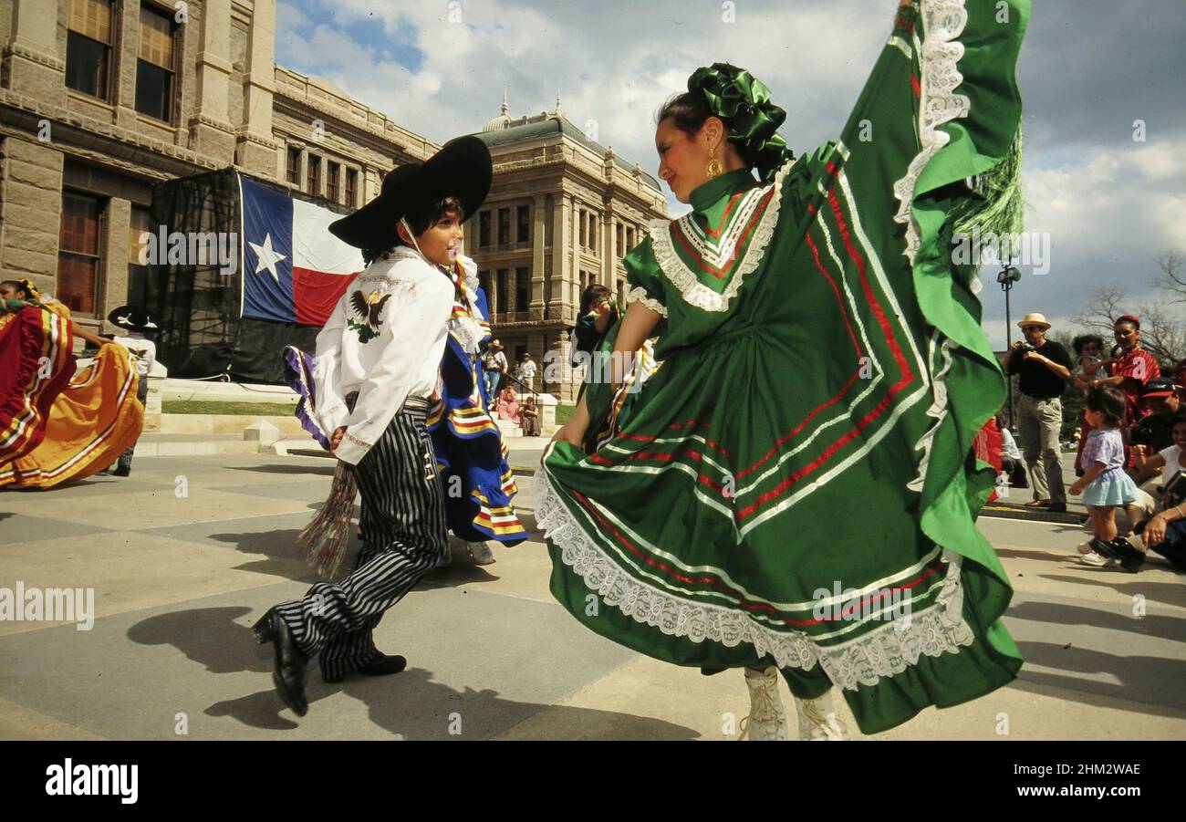 Austin Texas USA, March 2 2000: Ballet Folklorico youth dancers ...