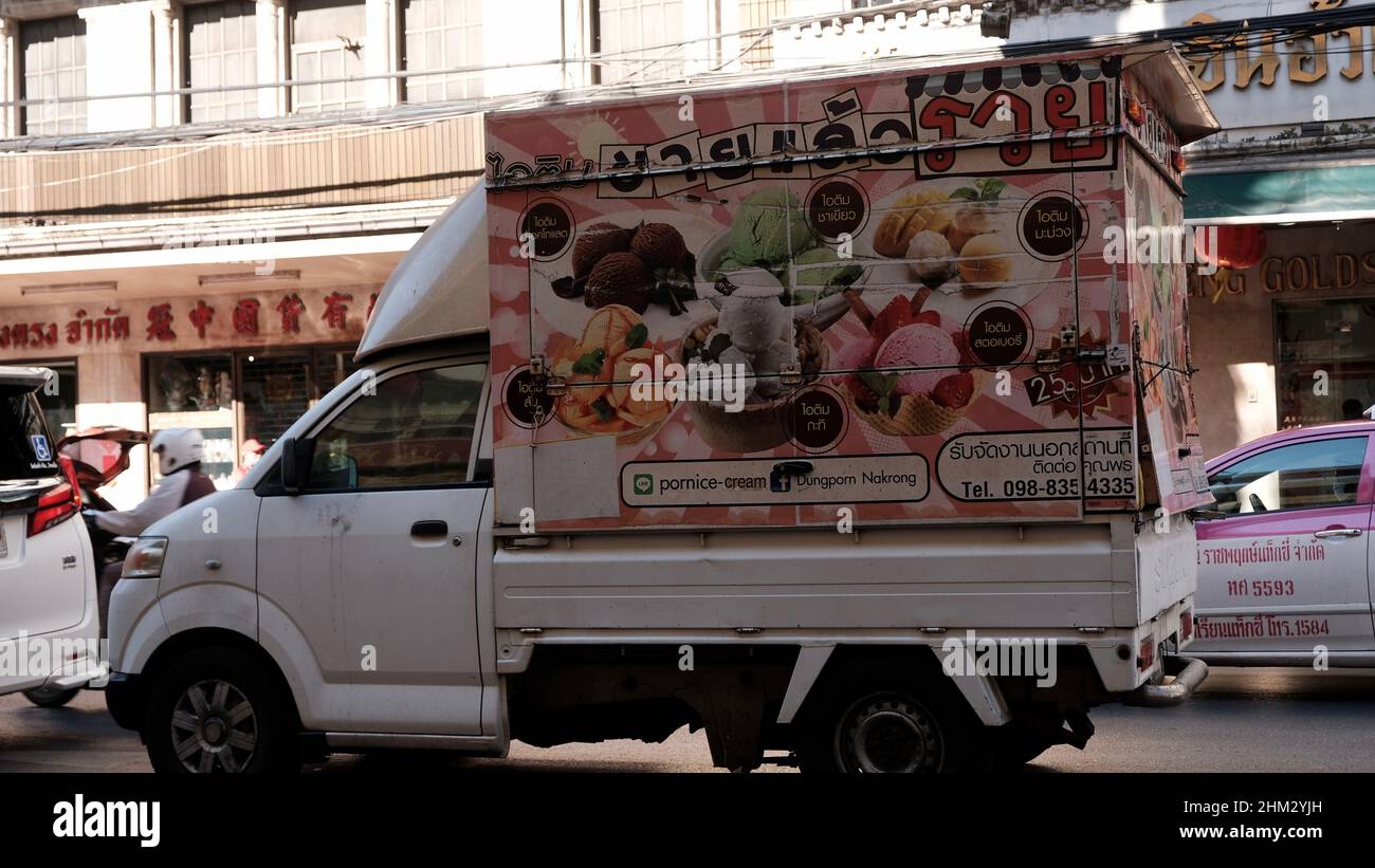 Ice cream wholesale delivery truck hi-res stock photography and images ...