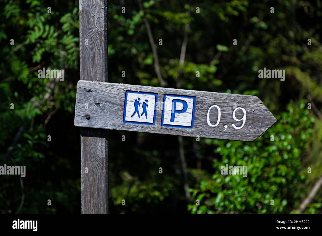 Trail signs guide hikers hi-res stock photography and images - Alamy