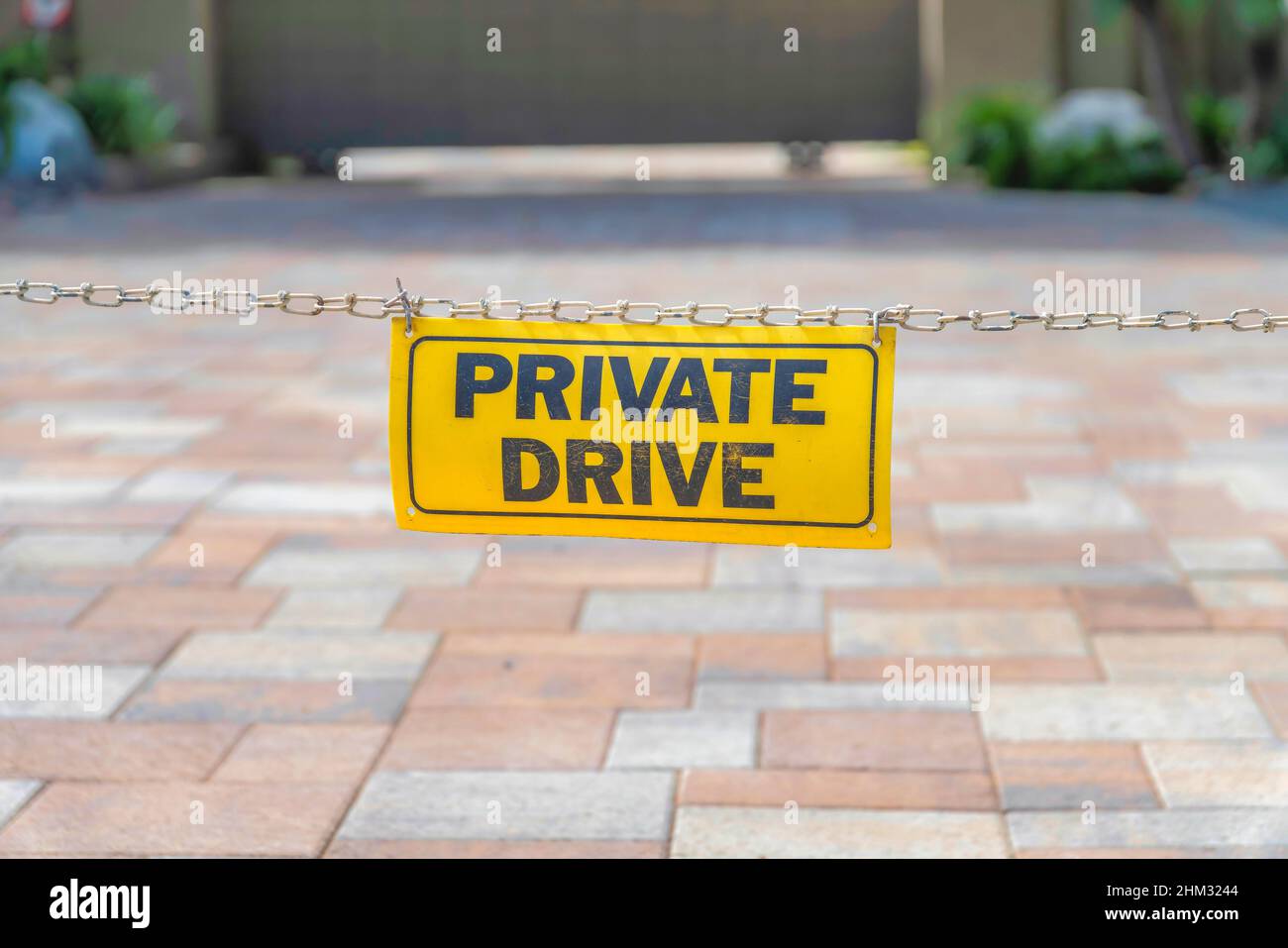 Hanging sign with no words hi-res stock photography and images - Alamy