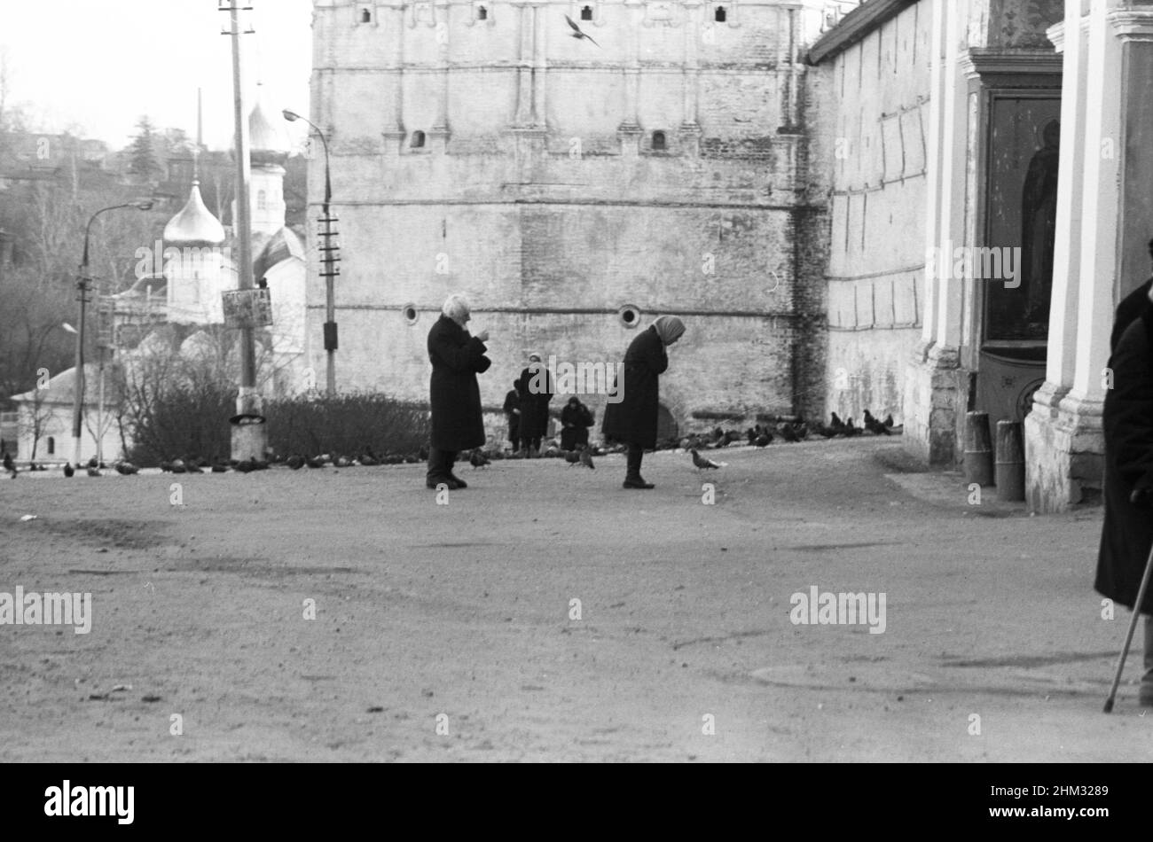 Worshippers at the walls of the Zagorsk monastery. Moscow Region ...