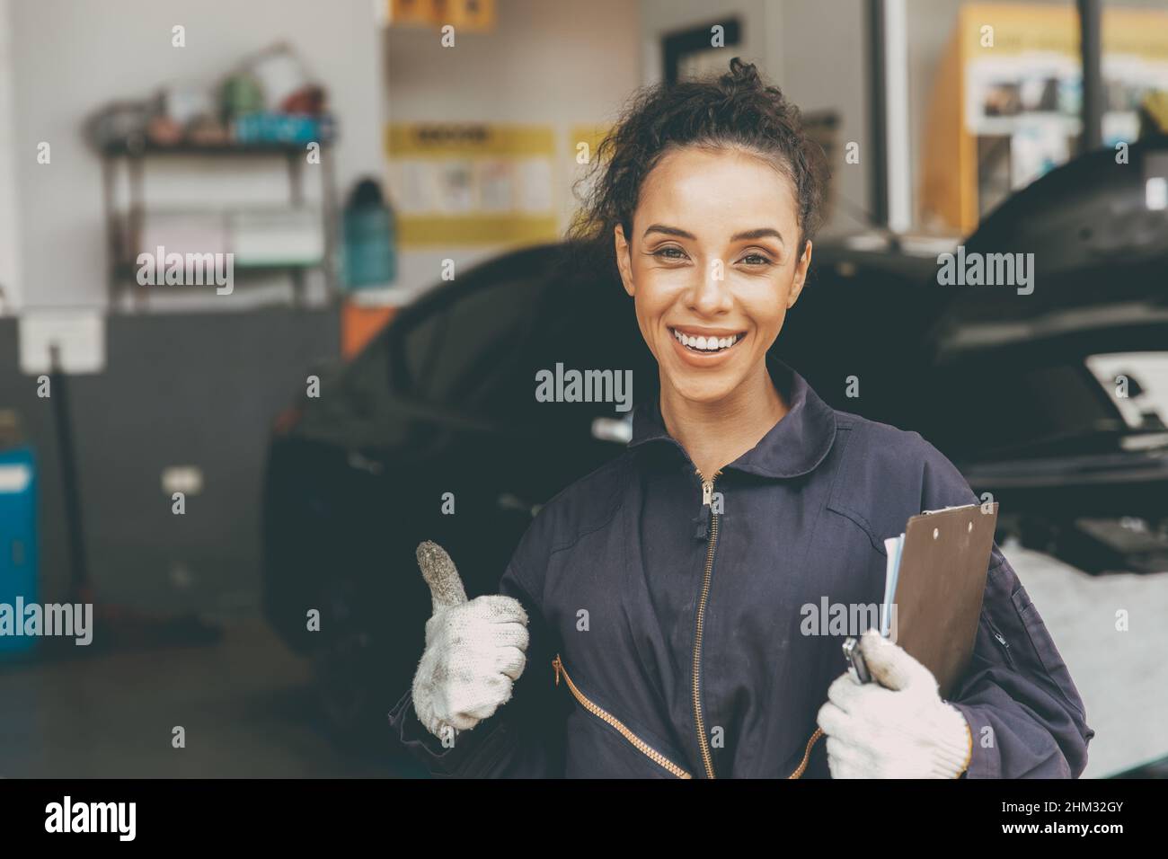 Black female shop worker hi-res stock photography and images - Alamy