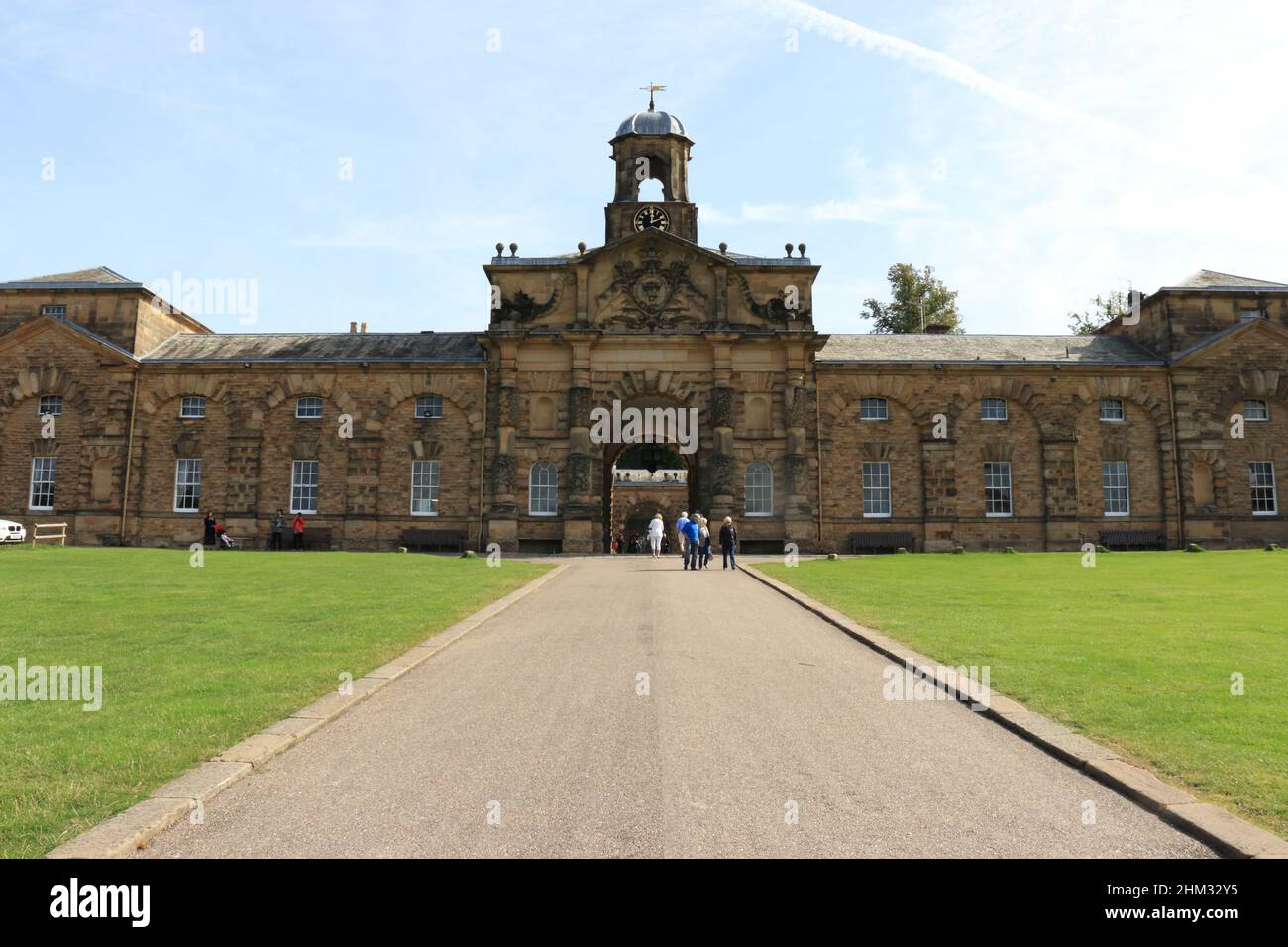 Chatsworth house stables hi-res stock photography and images - Alamy