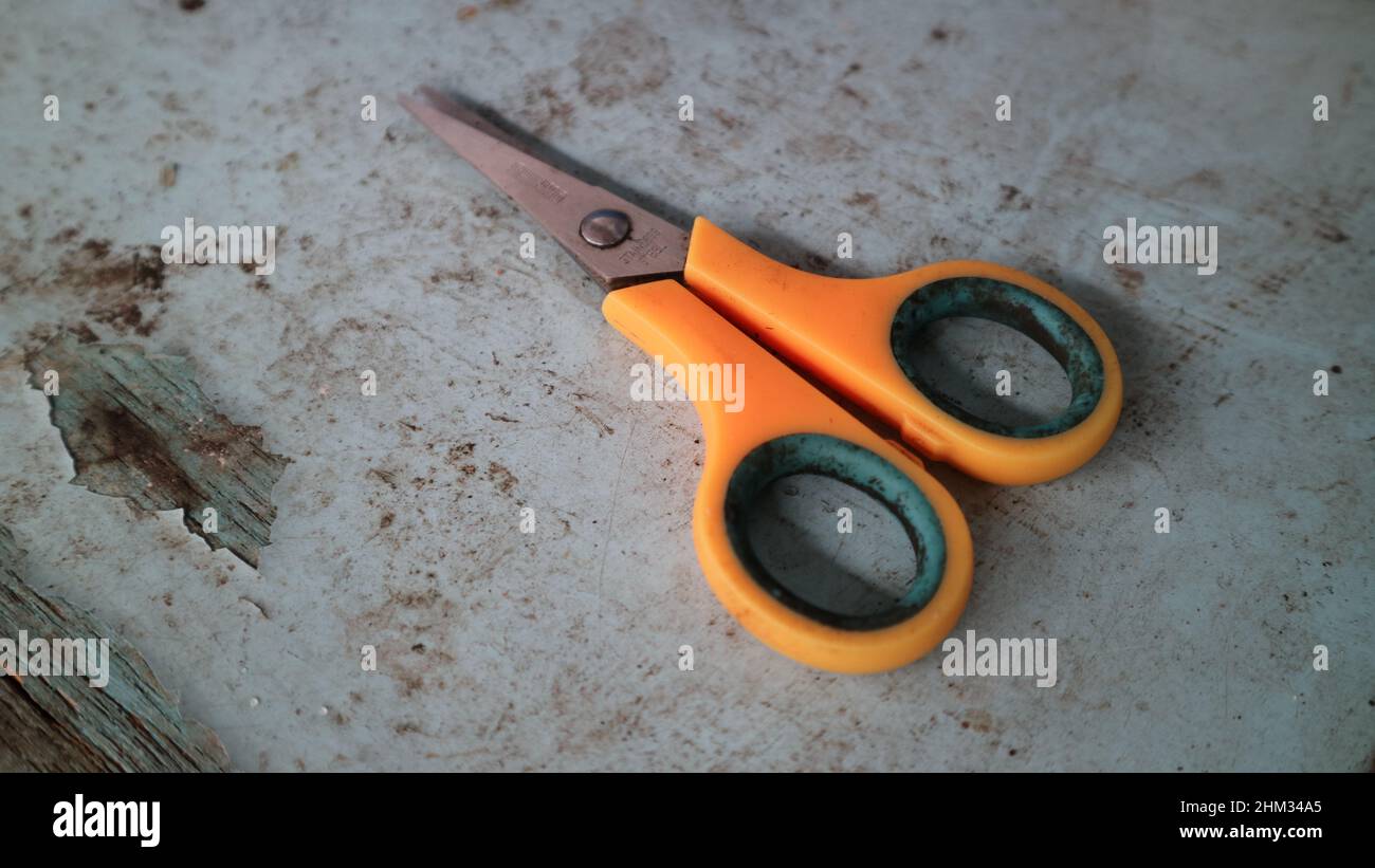 Blunt scissors hi-res stock photography and images - Alamy