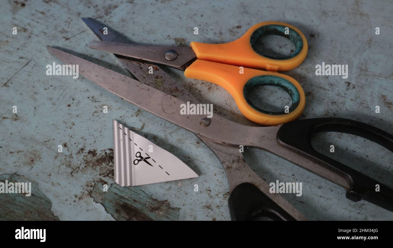 Blunt scissors hi-res stock photography and images - Alamy