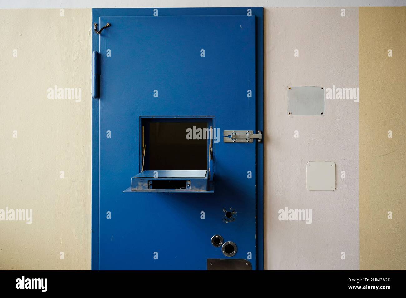 Heidelberg, Germany. 03rd Feb, 2022. A closed cell door of a prison ...