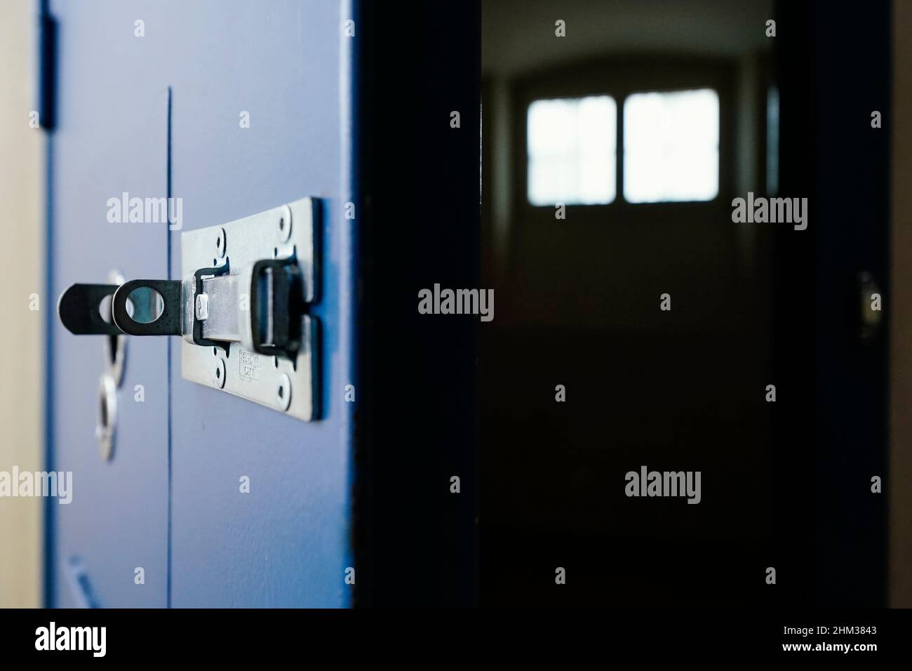 Heidelberg, Germany. 03rd Feb, 2022. A bolt is attached to an open cell ...