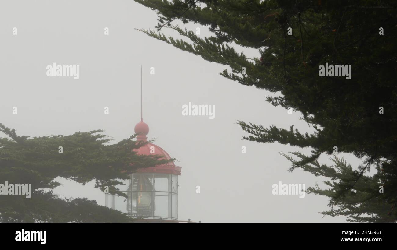 Old lighthouse blinking hi-res stock photography and images - Alamy