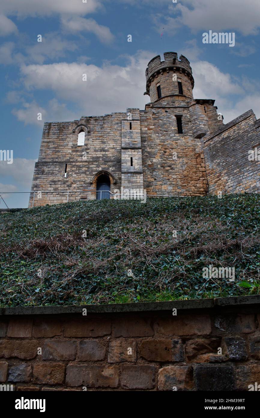 Lincoln castle walls hi-res stock photography and images - Alamy